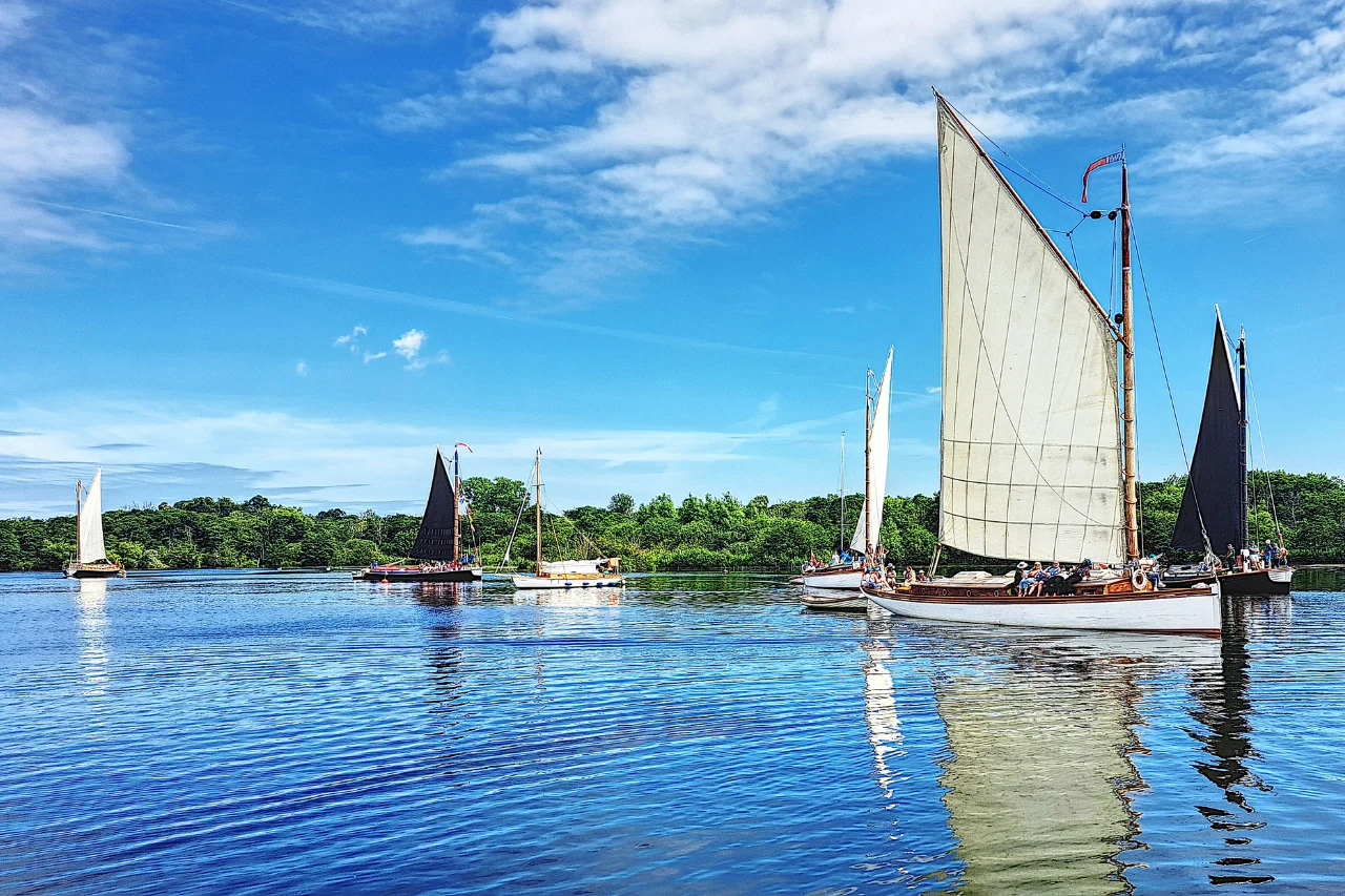 10 Best Boating Activities for Family Bonding